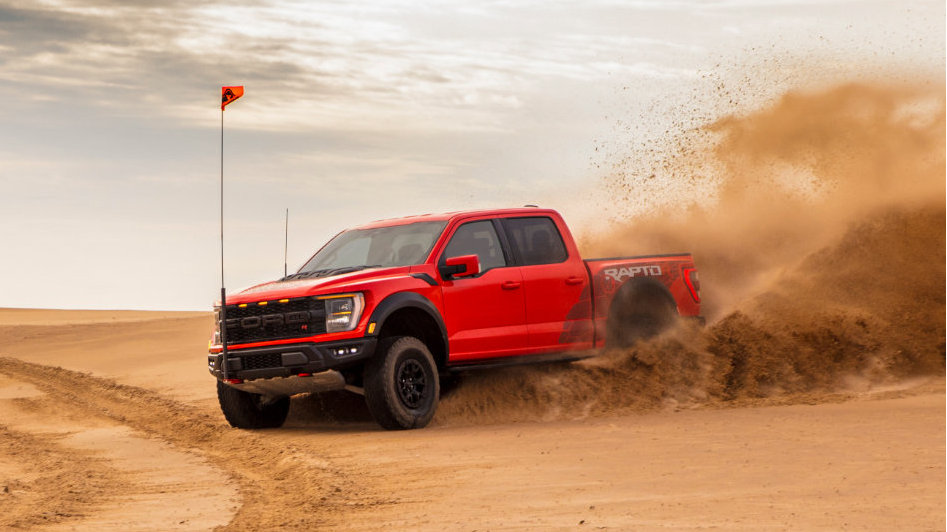 硬汉间巅峰对决：全新福特F-150猛禽对战Jeep角斗士-新浪汽车