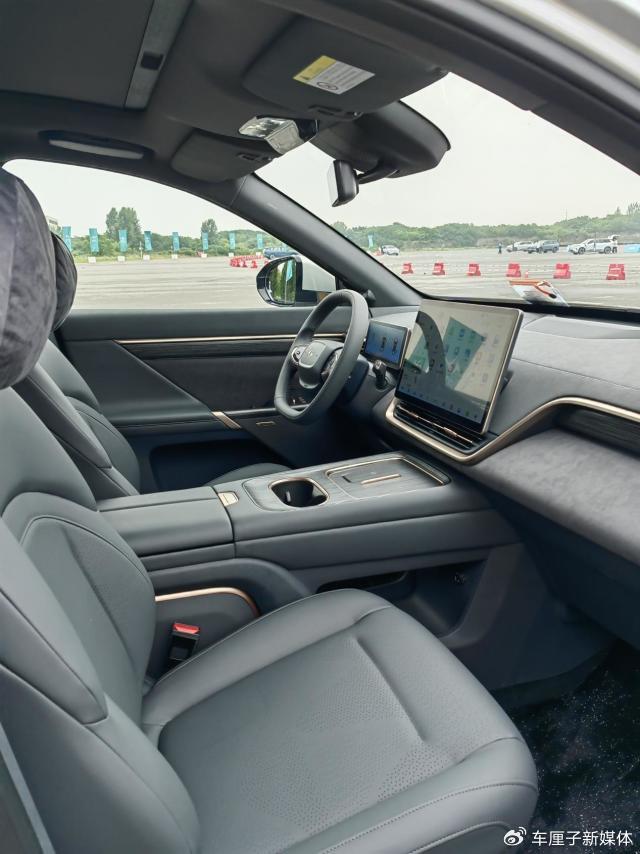 叫板L8单挑C16?东风奕派008动态试驾报告-新浪汽车