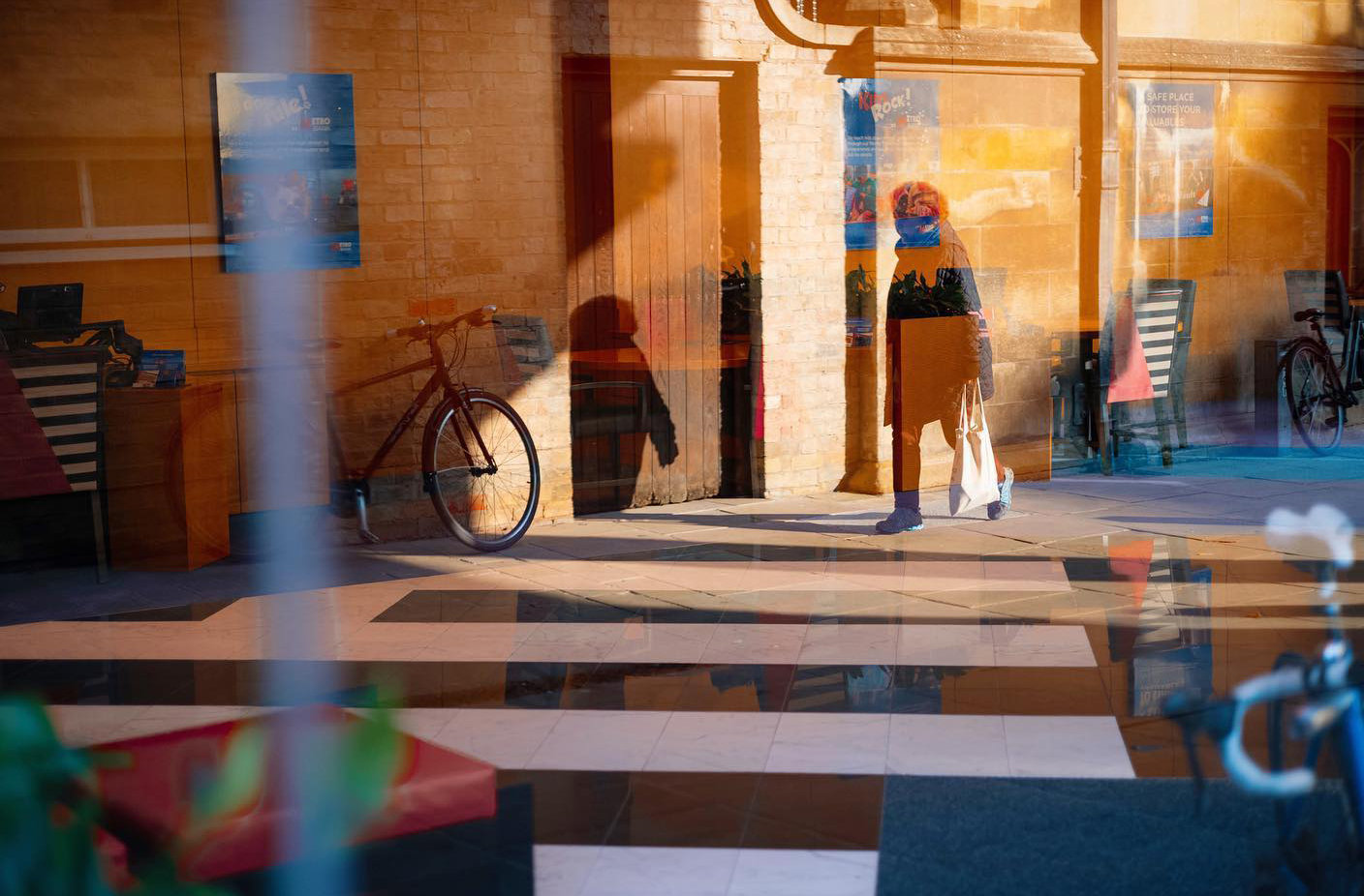 玻璃窗 | 街头摄影师Craig Whitehead