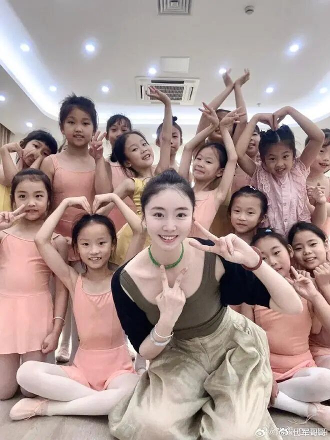 陈露近况曝光，澄清没有坐牢，在开舞蹈工作室，还吐槽霍尊爱买热搜