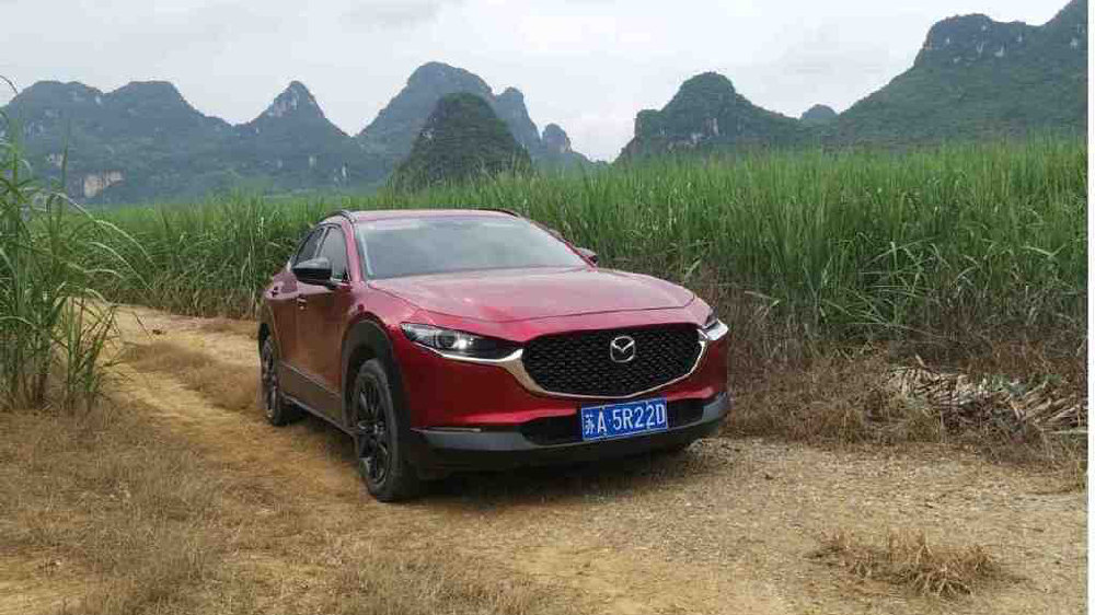 崇左试驾MAZDA CX-30，体验到人马一体的感觉-新浪汽车