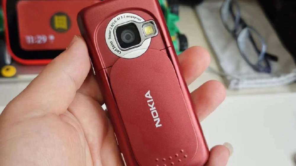 一代机皇诺基亚N73，蔡司镜头+氙气闪光灯，80后的共同回忆|诺基亚N73|蔡司|氙气_新浪新闻