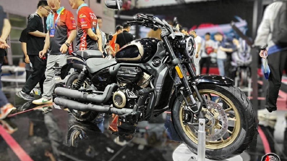 无极CU250亮相北京摩展：动力强劲，配置豪华，价格预测1.5万+-新浪汽车