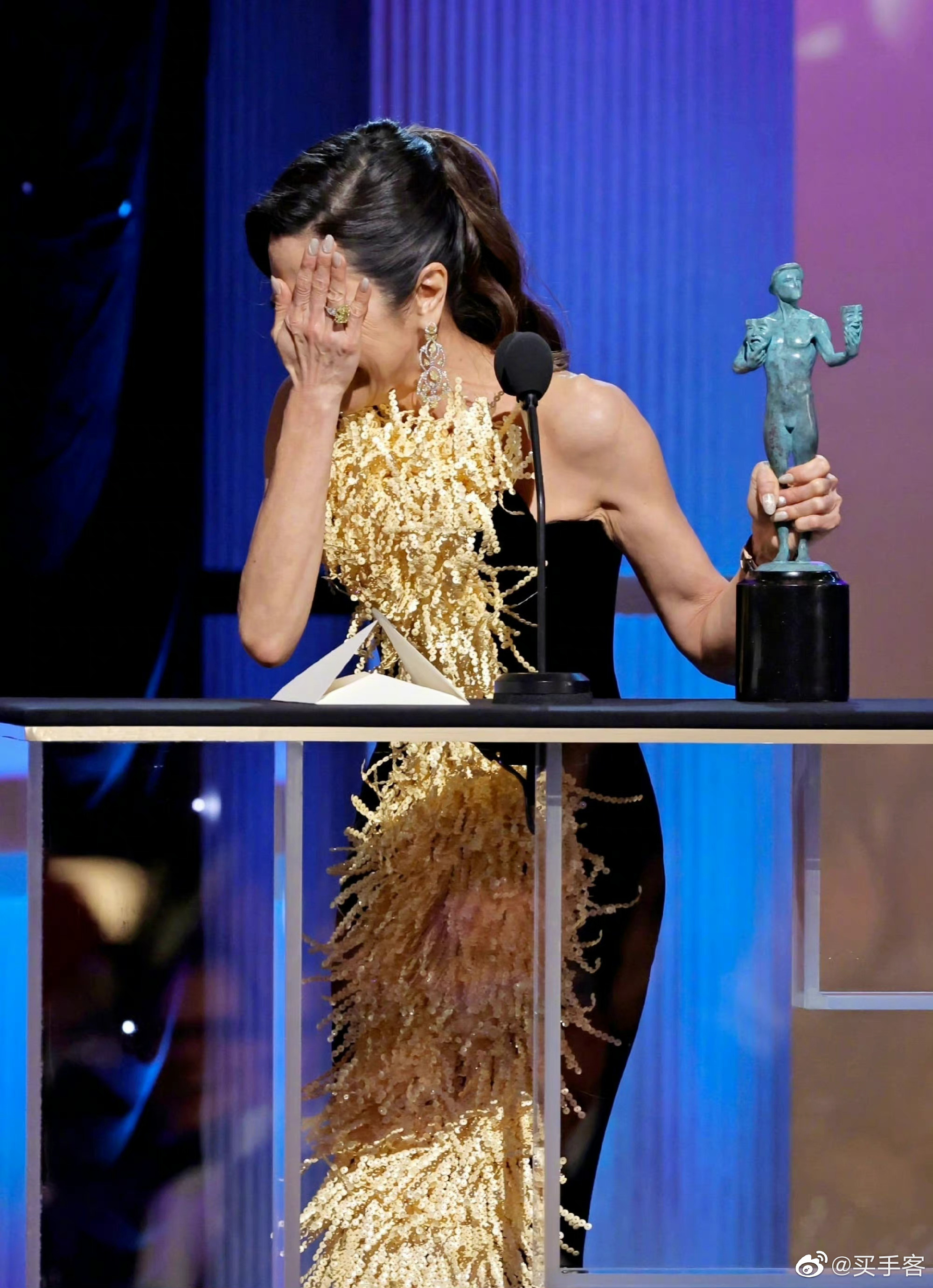 见证历史！杨紫琼凭借电影《瞬息全宇宙》