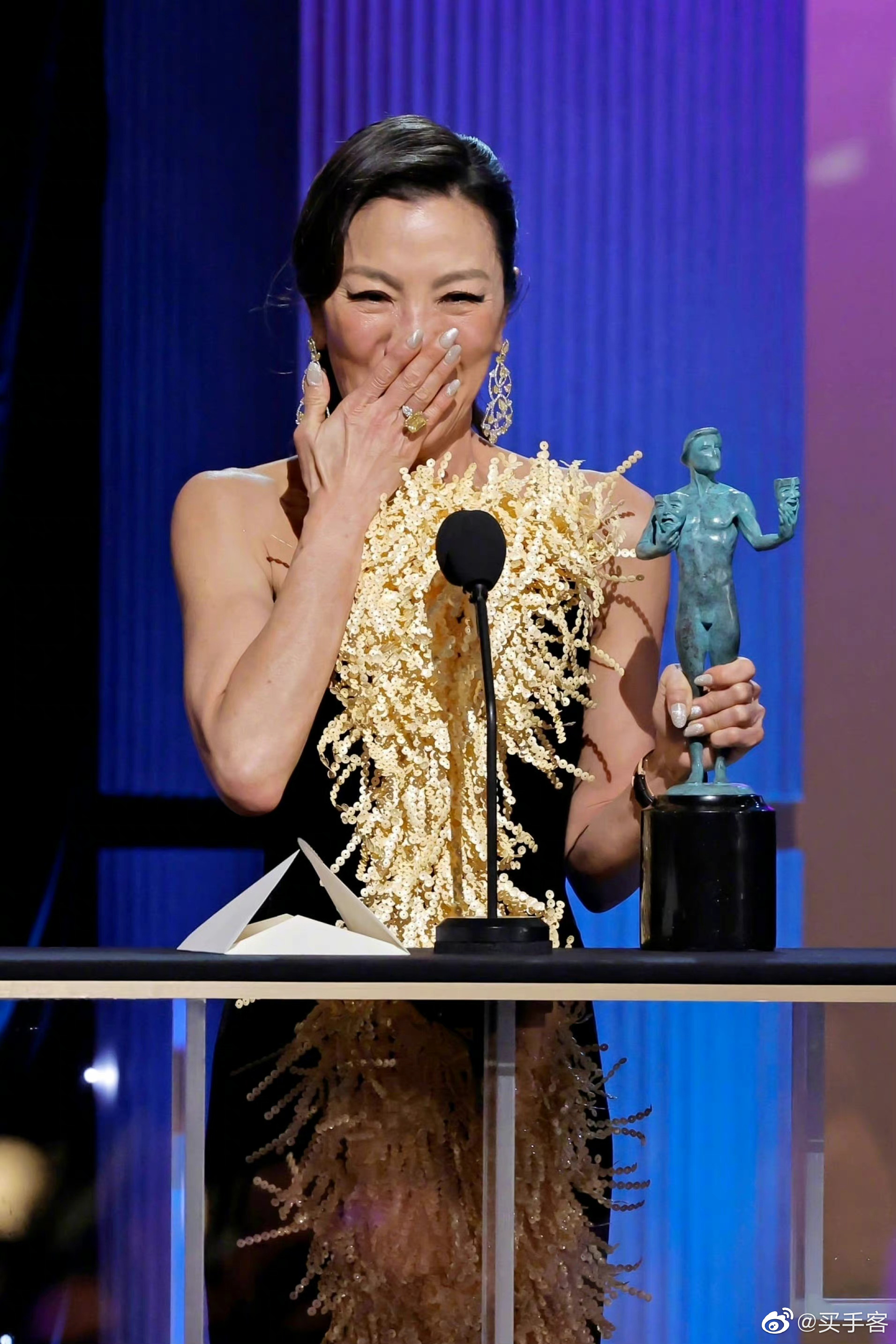 见证历史！杨紫琼凭借电影《瞬息全宇宙》