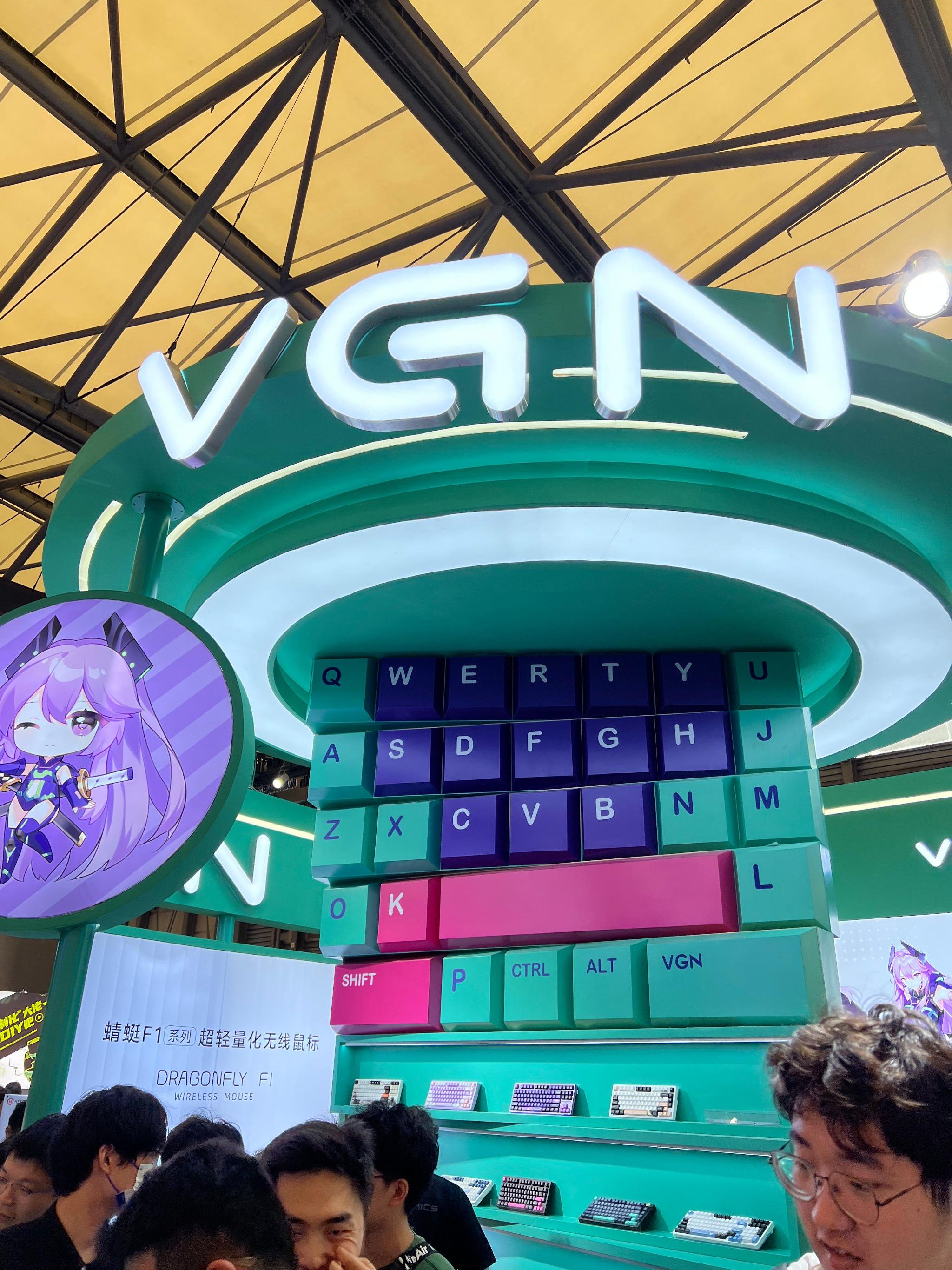 去了趟VGN，发现他们有一个新品铝坨坨 又顺手给你们薅了一把键盘|键盘|新品_新浪新闻