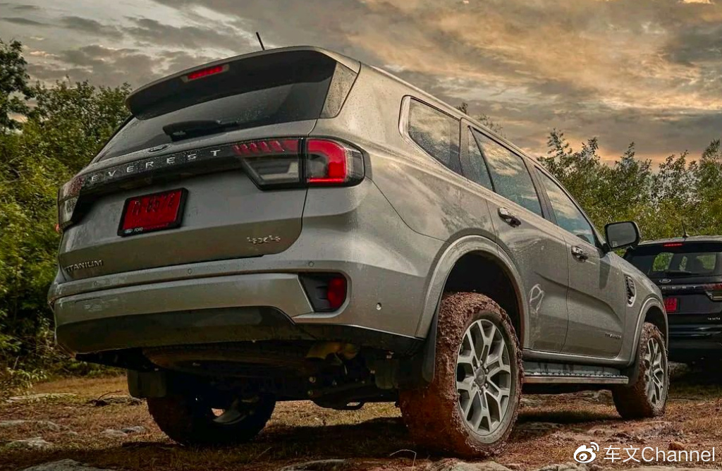 海外实拍全新福特撼路者越野版，3.0T+10AT，配四驱系统-新浪汽车