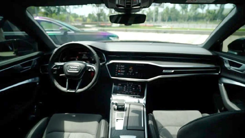 豪华行政“老钱”高配车型对决：40万选奥迪A6L还是沃尔沃S90？-新浪汽车