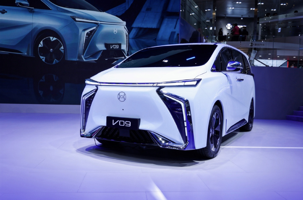 纯电MPV合创V09广州车展首发，合创主场亮剑全新旗舰-新浪汽车