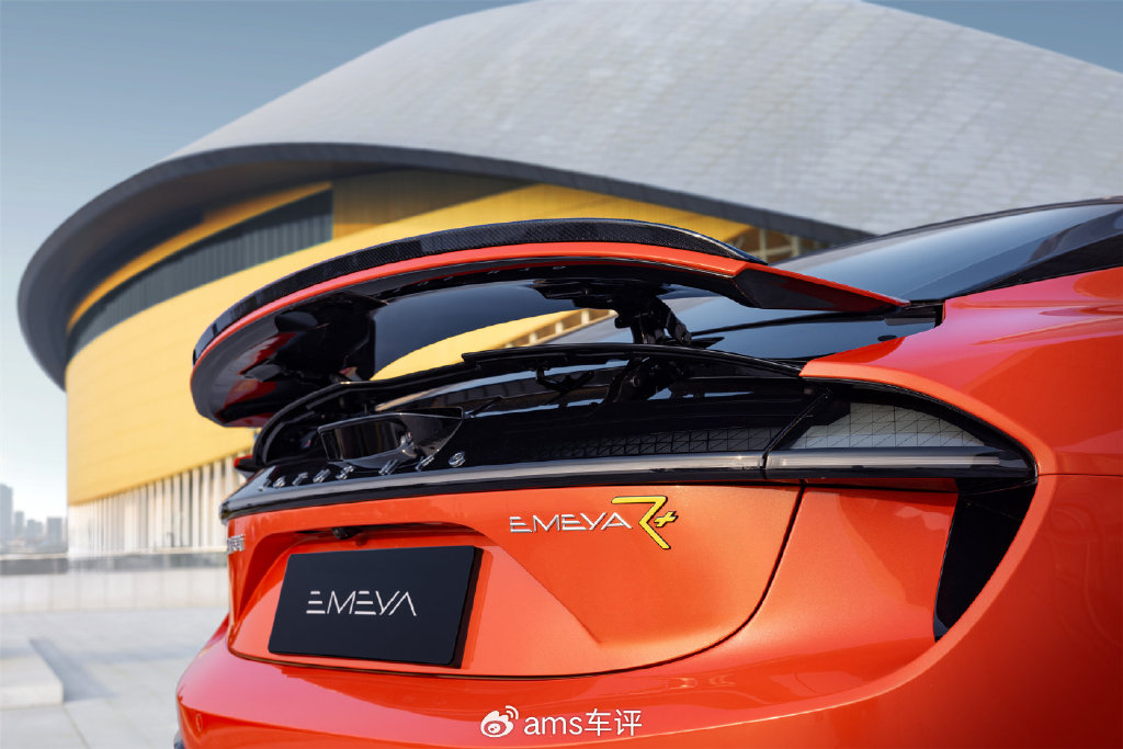 破“风”驾驭，路特斯EMEYA繁花上市，66.80万元起-新浪汽车