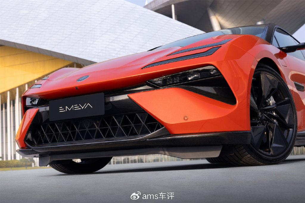 破“风”驾驭，路特斯EMEYA繁花上市，66.80万元起-新浪汽车
