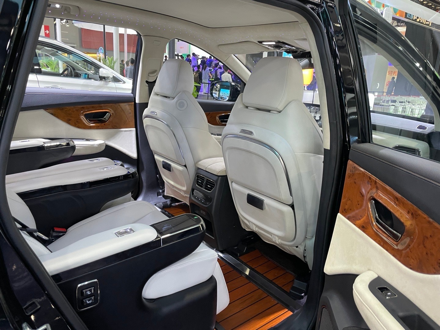 大运新能源MPV，25.88万的志远M1，星空顶，头等舱第二排……__财经头条