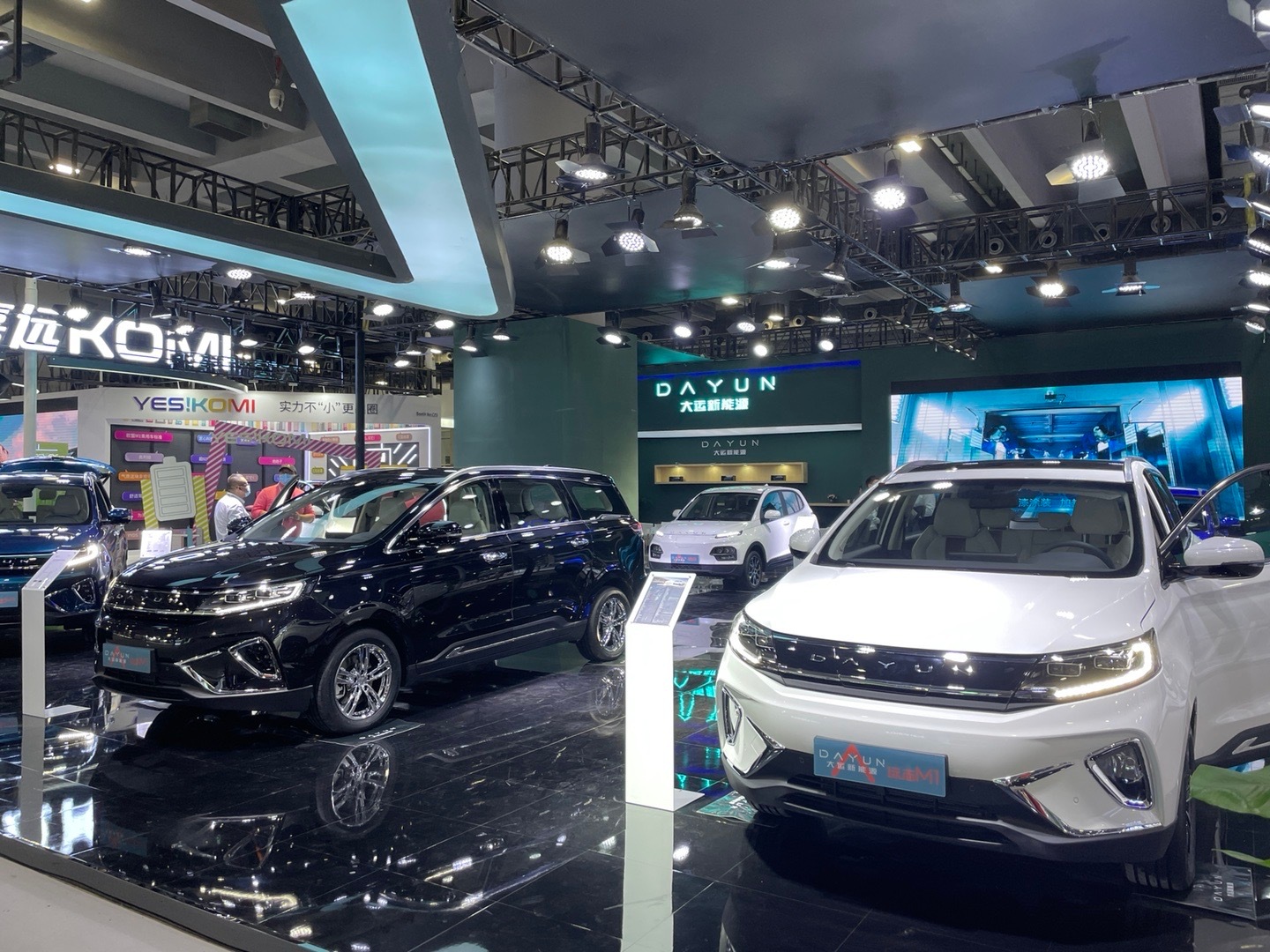 大运新能源MPV，25.88万的志远M1，星空顶，头等舱第二排……__财经头条