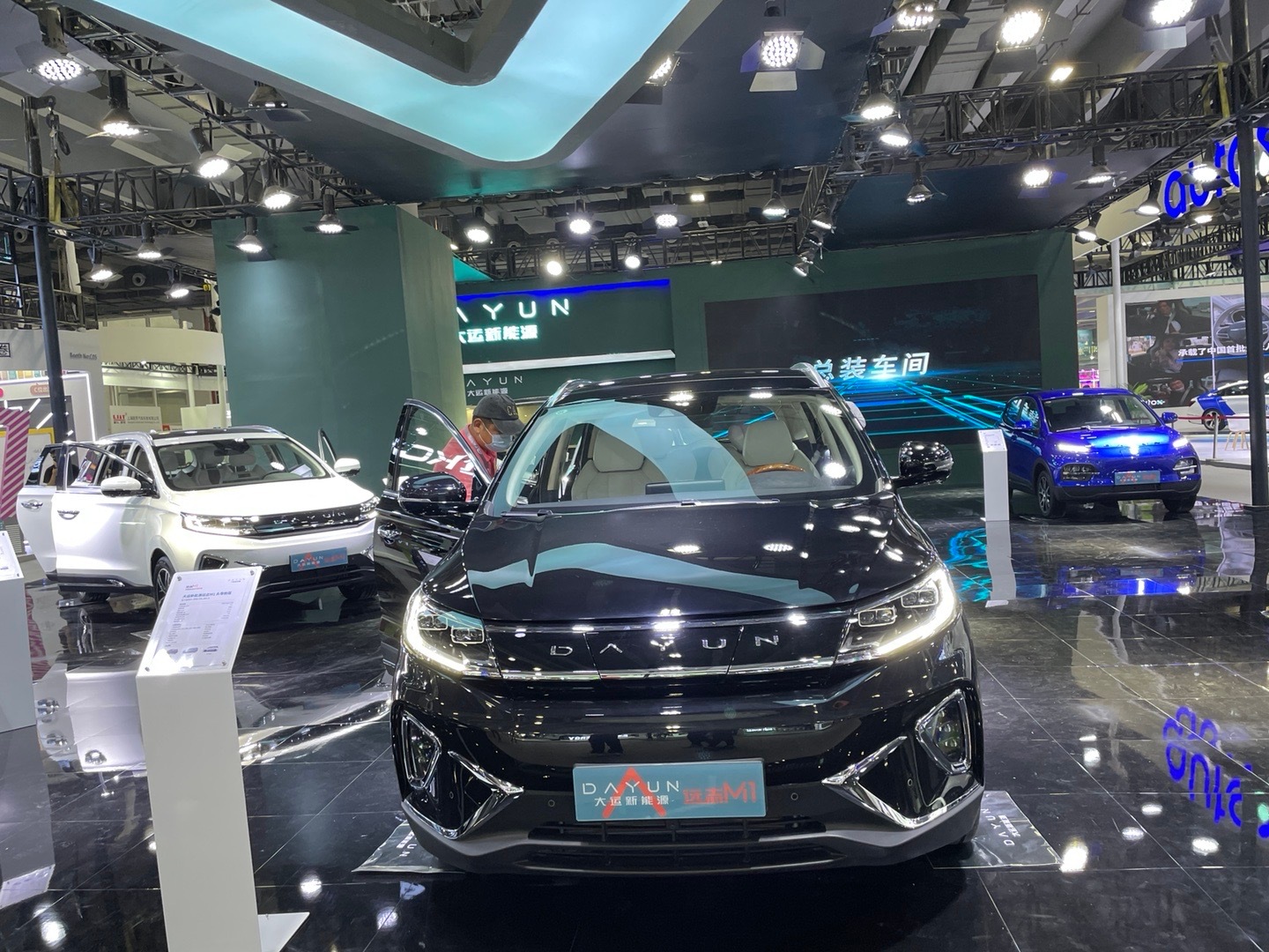 大运新能源MPV，25.88万的志远M1，星空顶，头等舱第二排……__财经头条