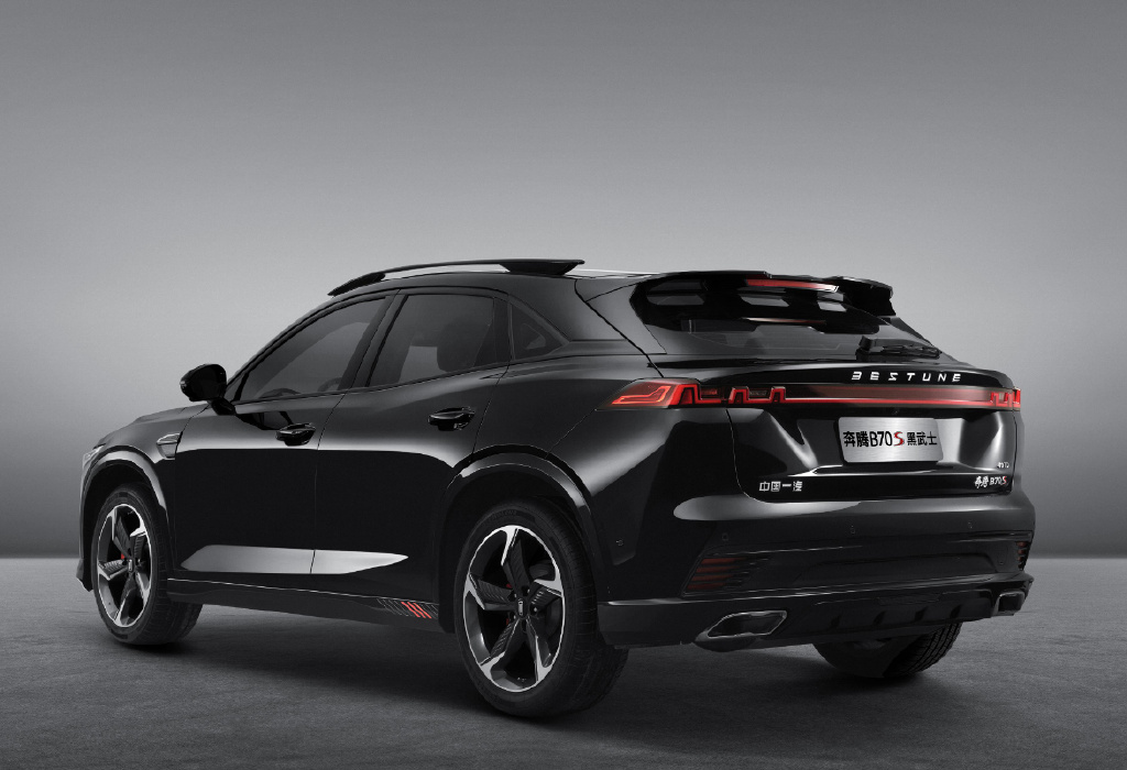 不到15万配置拉满，都是2.0T动力，奔腾B70S和长安UNI-T怎么选-新浪汽车