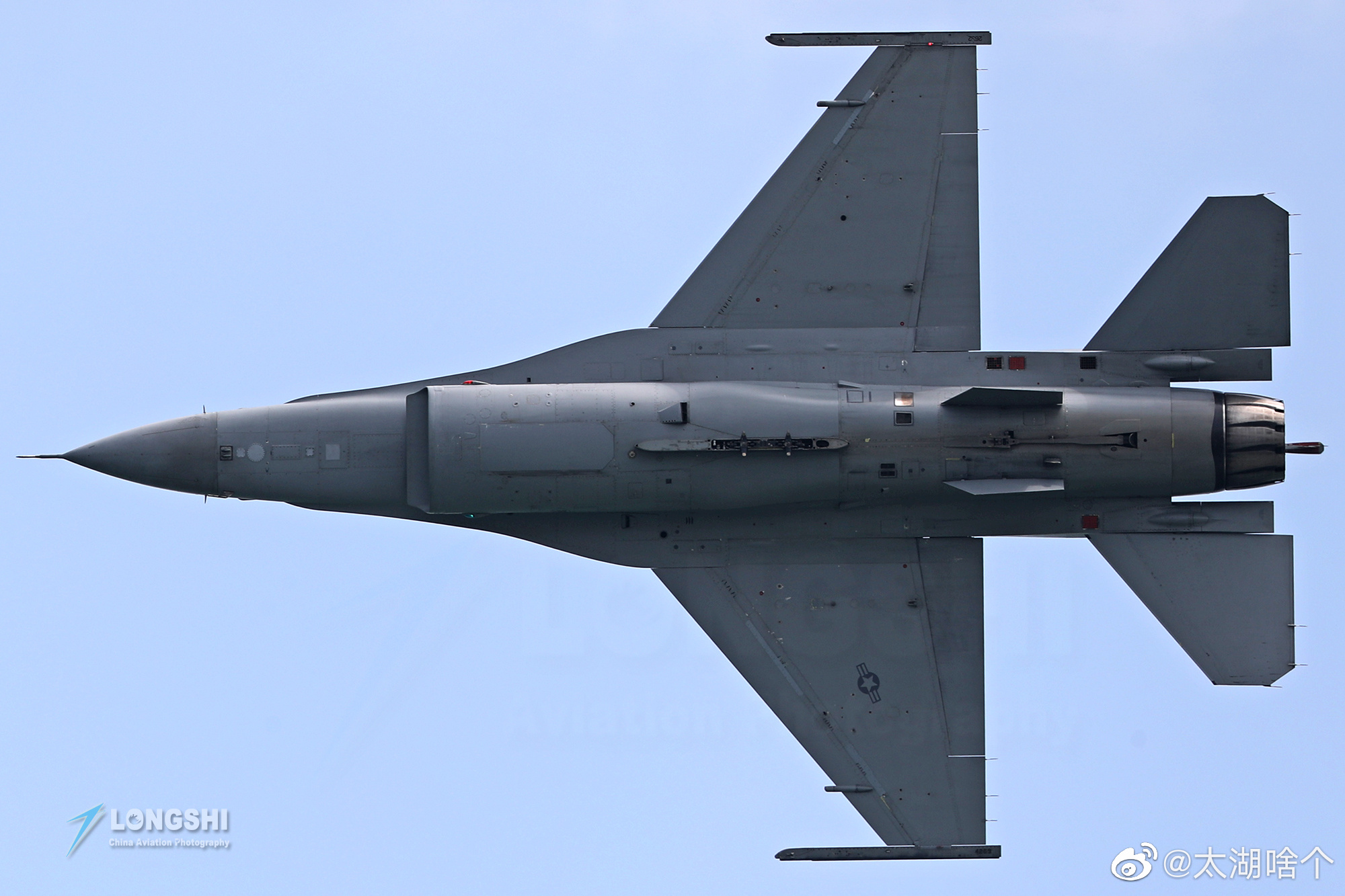 美国宣布向菲律宾出售12架F-16C/D战斗机……