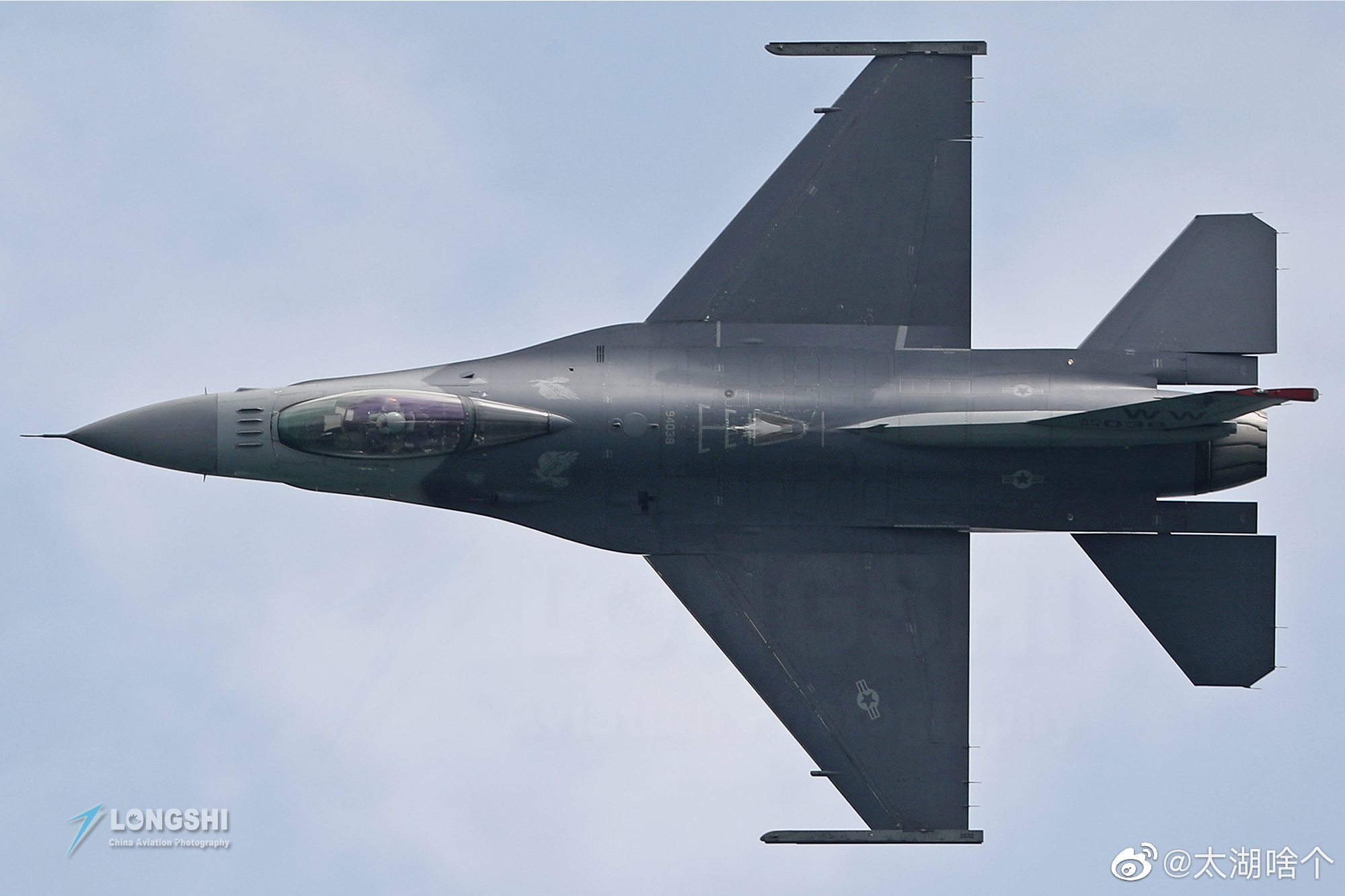 美国宣布向菲律宾出售12架F-16C/D战斗机……