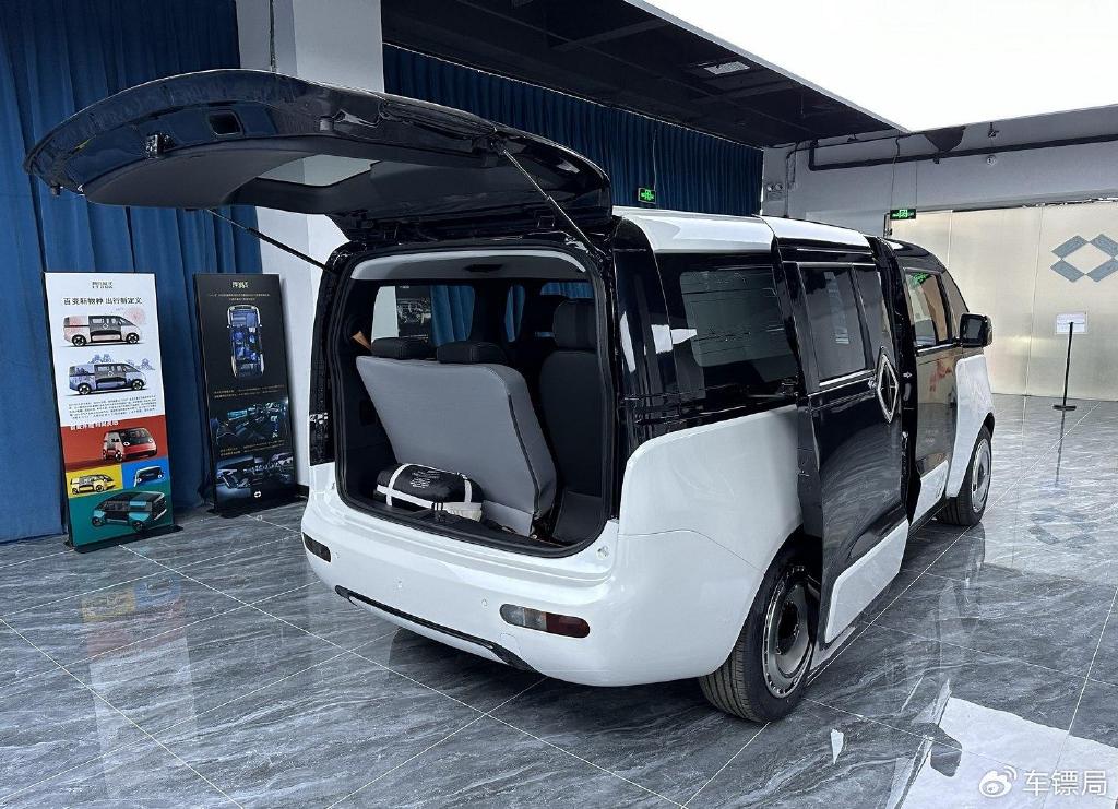 名叫“海马EX00”，智行盒子全新纯电MPV亮相，采用1+1+3座布局-新浪汽车