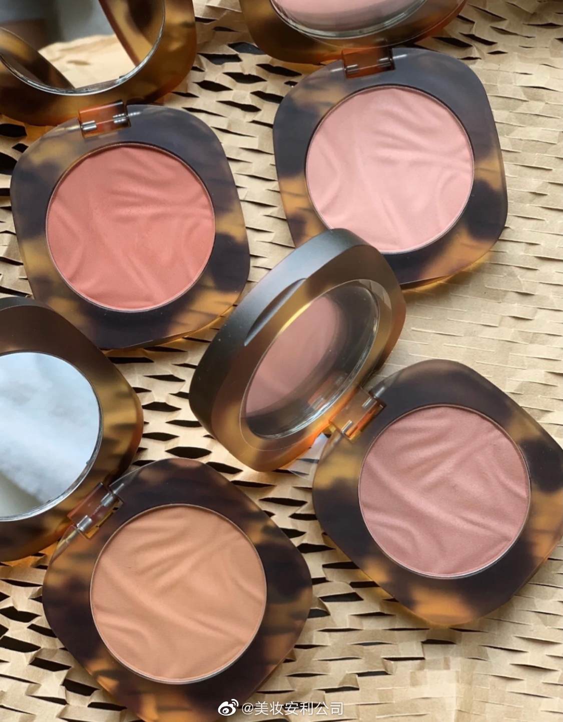 酵色两个系列的腮红都好好看！