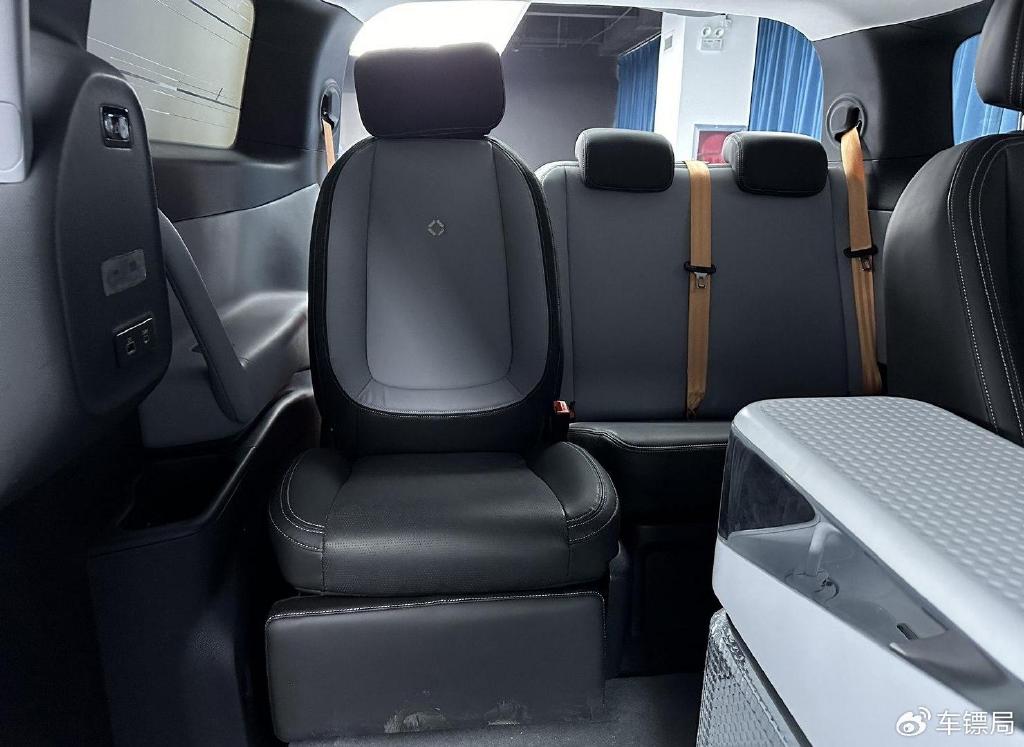名叫“海马EX00”，智行盒子全新纯电MPV亮相，采用1+1+3座布局-新浪汽车