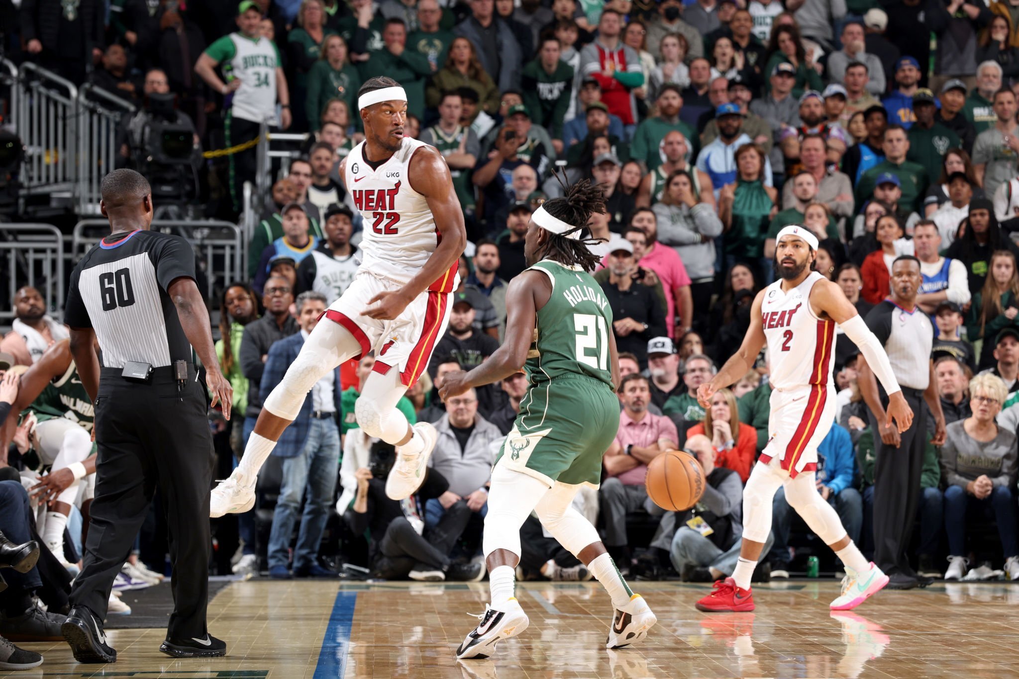 用一句话来评价Jimmy Butler 和热火在这轮系列赛的表现？__财经头条