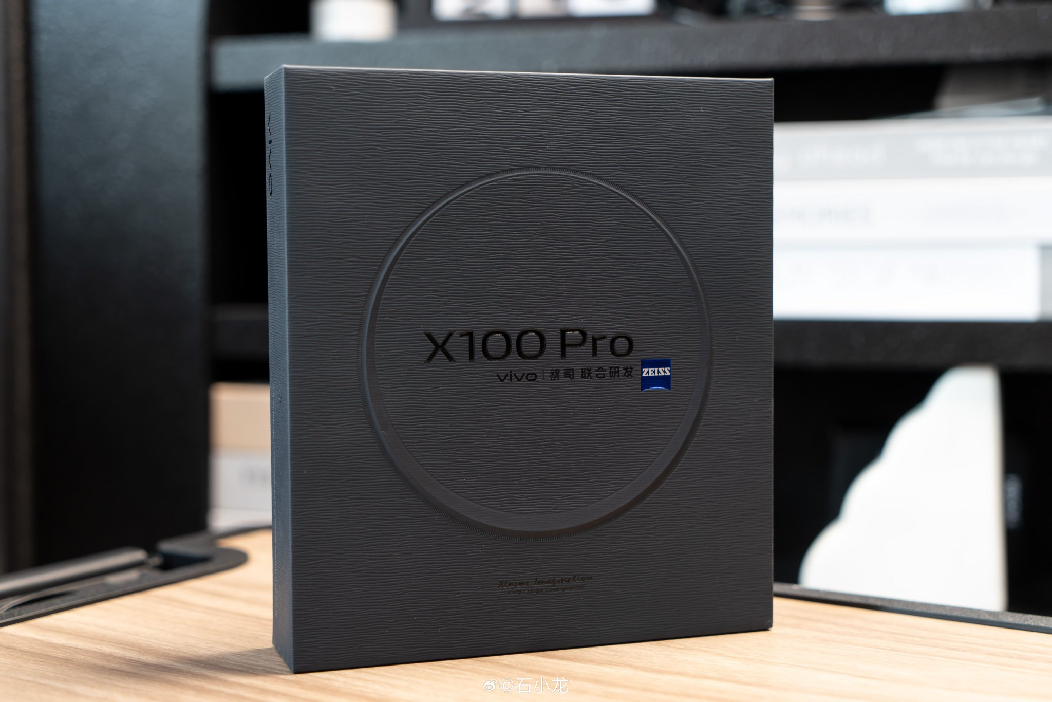 终于收到了嘉年华定制版X100 Pro，感谢vivo，感谢沈炜总！|嘉年华|沈炜|韩伯啸_新浪新闻