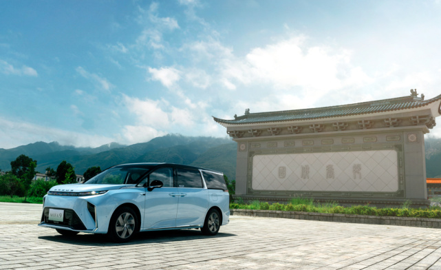 智驾开箱 | 电动MPV开起来如何？上汽大通MIFA9让你安静的躺平