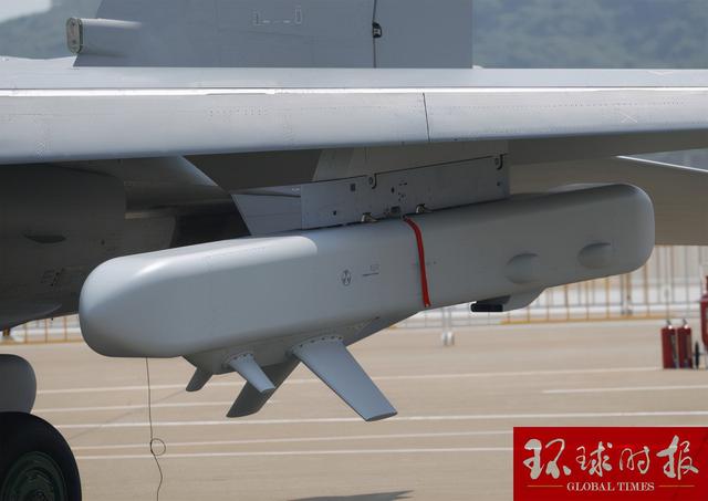 珠海航展上首次公开亮相，歼-16D电子战机细节图来了|电子战|电子战机|摄影_新浪新闻