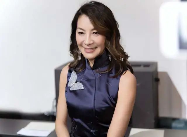 杨紫琼夺金球奖影后！发感言霸气回怼请闭嘴，曾拒大17岁男友求婚