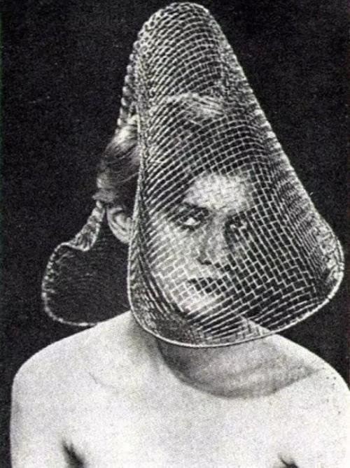 曼·雷（Man Ray 1890-1976），是当代摄影史上最重要的先驱之一