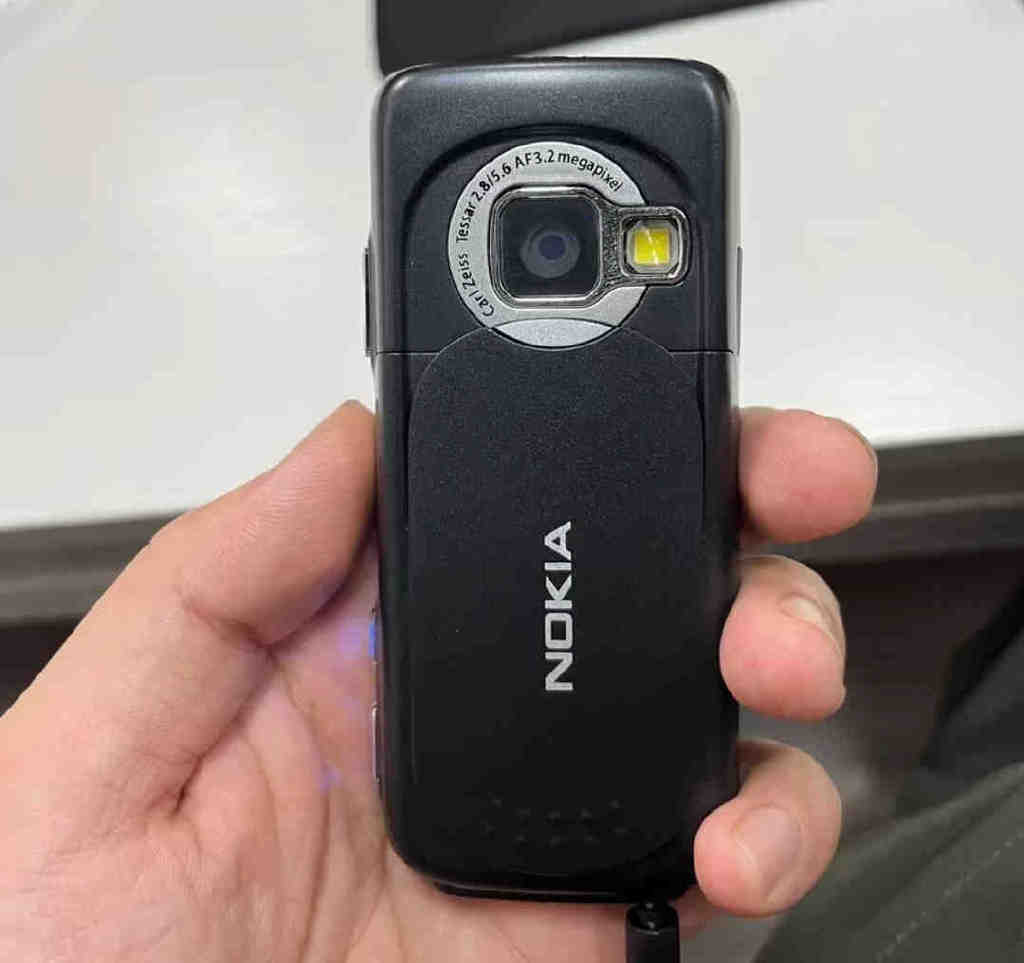 十六年前的诺基亚“机皇”N73，如今沦落到“换脸盆”__财经头条