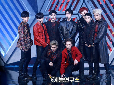 六年前的今天EXO三辑《Monster》发行日|专辑|歌曲_新浪新闻