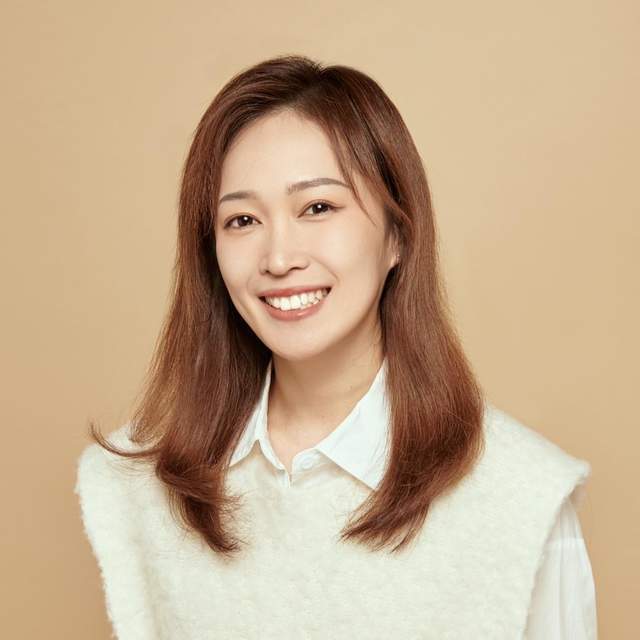 “东方甄选”YoYo婚礼场地曝光，楼前挂满红色灯笼，仪式感满满