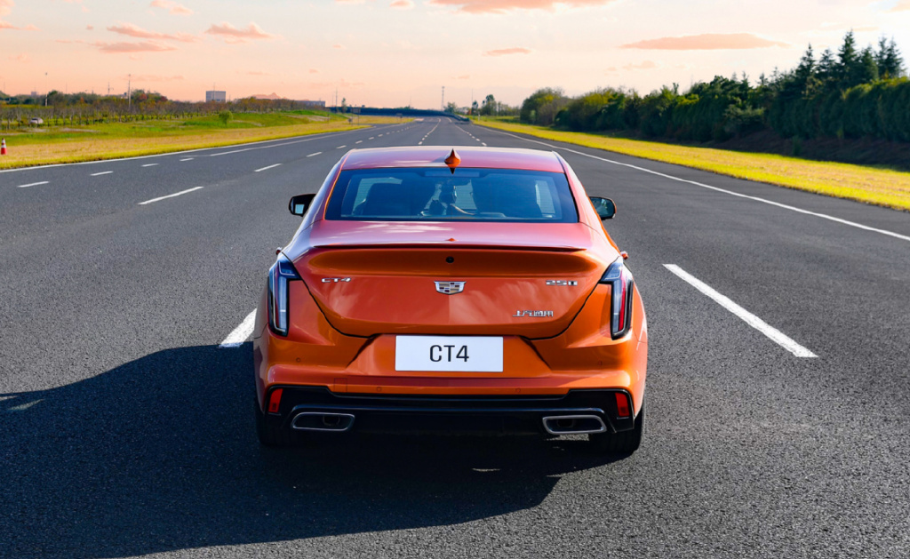 1.5T CT4来了，动力真不弱！优缺点很鲜明！-新浪汽车