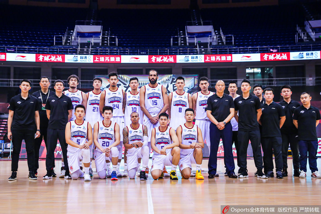 CBA正式复赛，已经亮相的4支球队赛前拍摄球队大合影。时隔151天