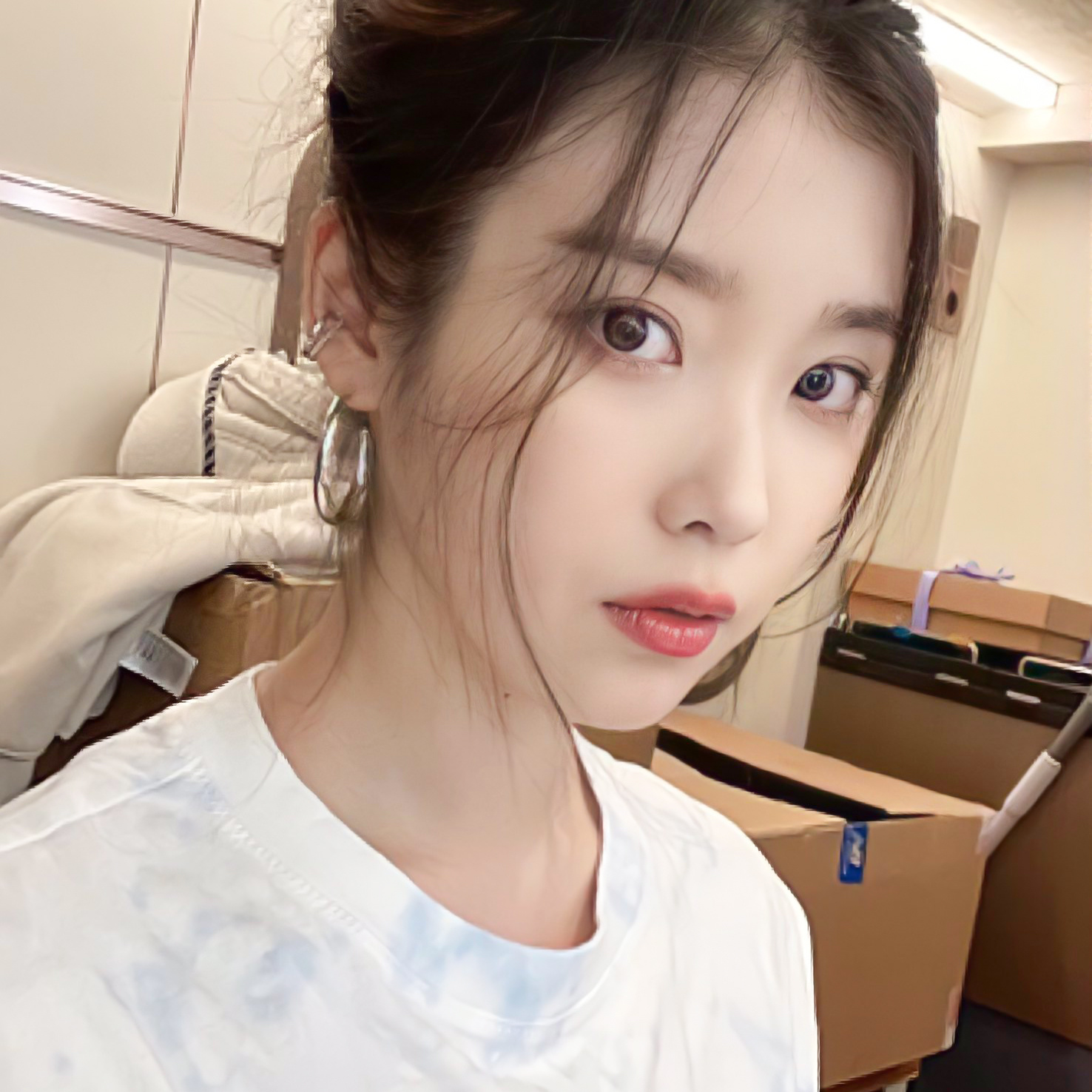 IU李知恩 | 头像__财经头条