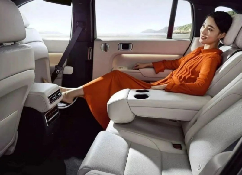 黑科技加持，智己LS7对比理想L7谁更值得买？-新浪汽车