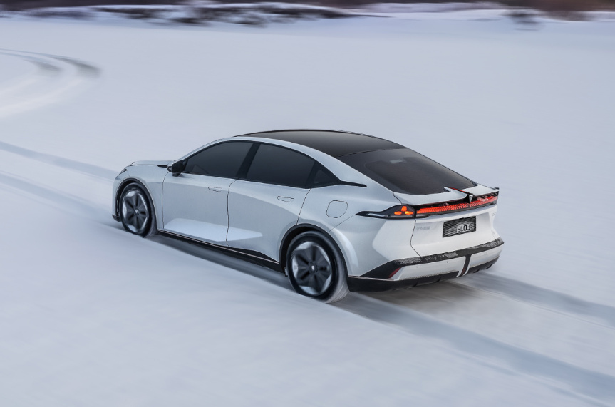 极氪001、比亚迪汉、长安深蓝SL03，长安档次低，但有“充电宝”-新浪汽车