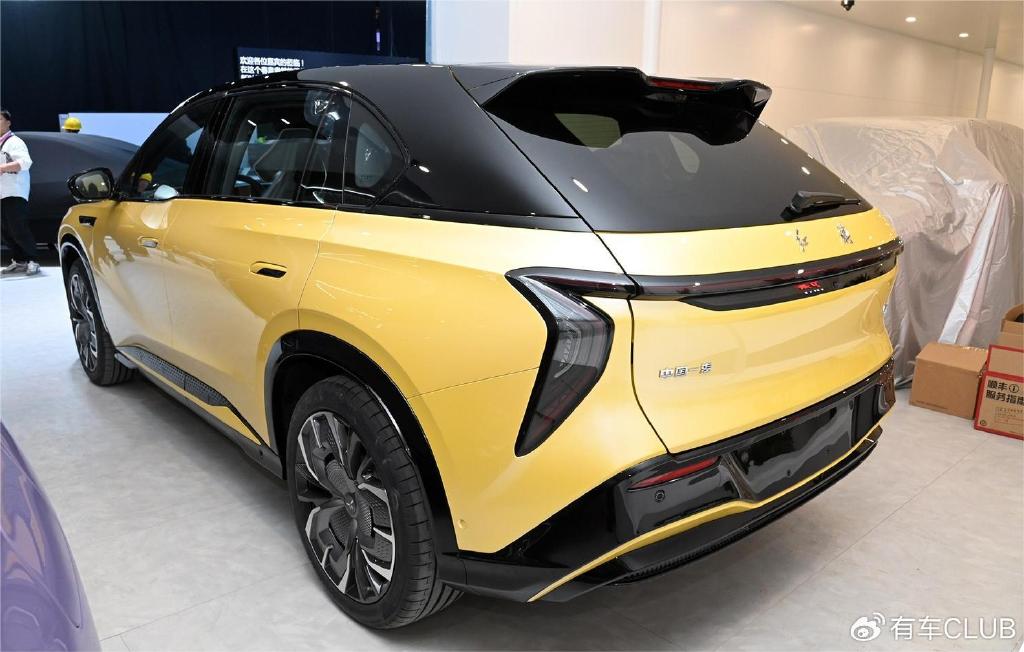 2024北京车展丨定位纯电中大型SUV 红旗EHS7首发亮相-新浪汽车