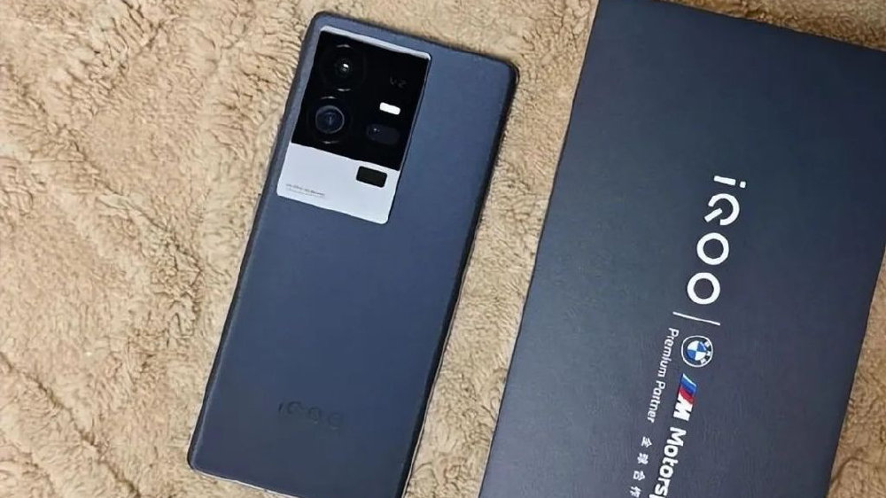 iQOO 12携骁龙8 Gen3亮相，16G+1TB+2K，还有200W高快充|龙8|骁龙|性能_新浪新闻