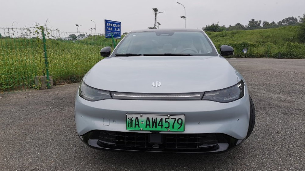 试驾零跑C01长续航版本，606公里+大空间，家用如何？-新浪汽车