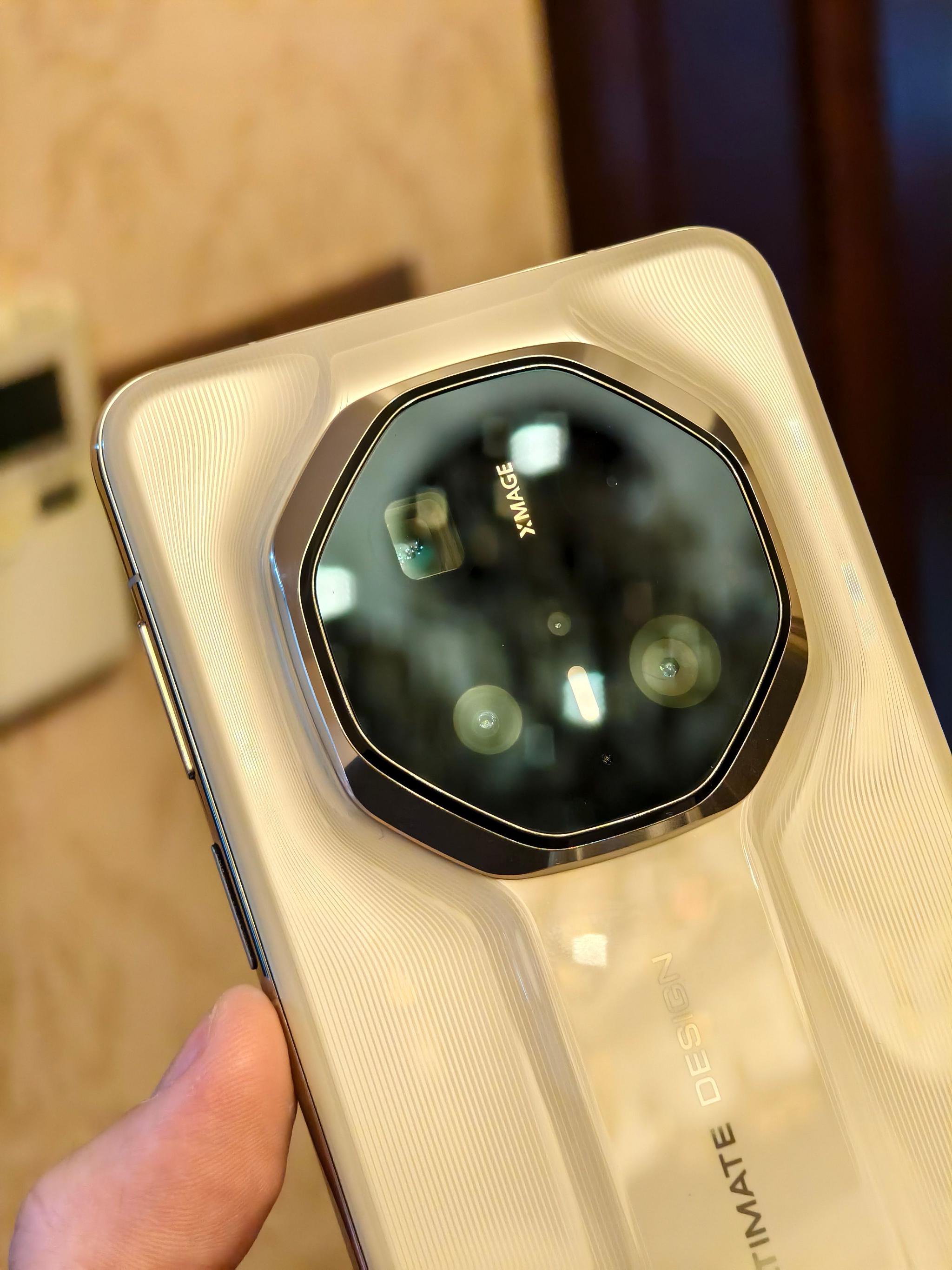 土豪室友舍得换华为Mate70RS|室友|土豪|华为_新浪新闻