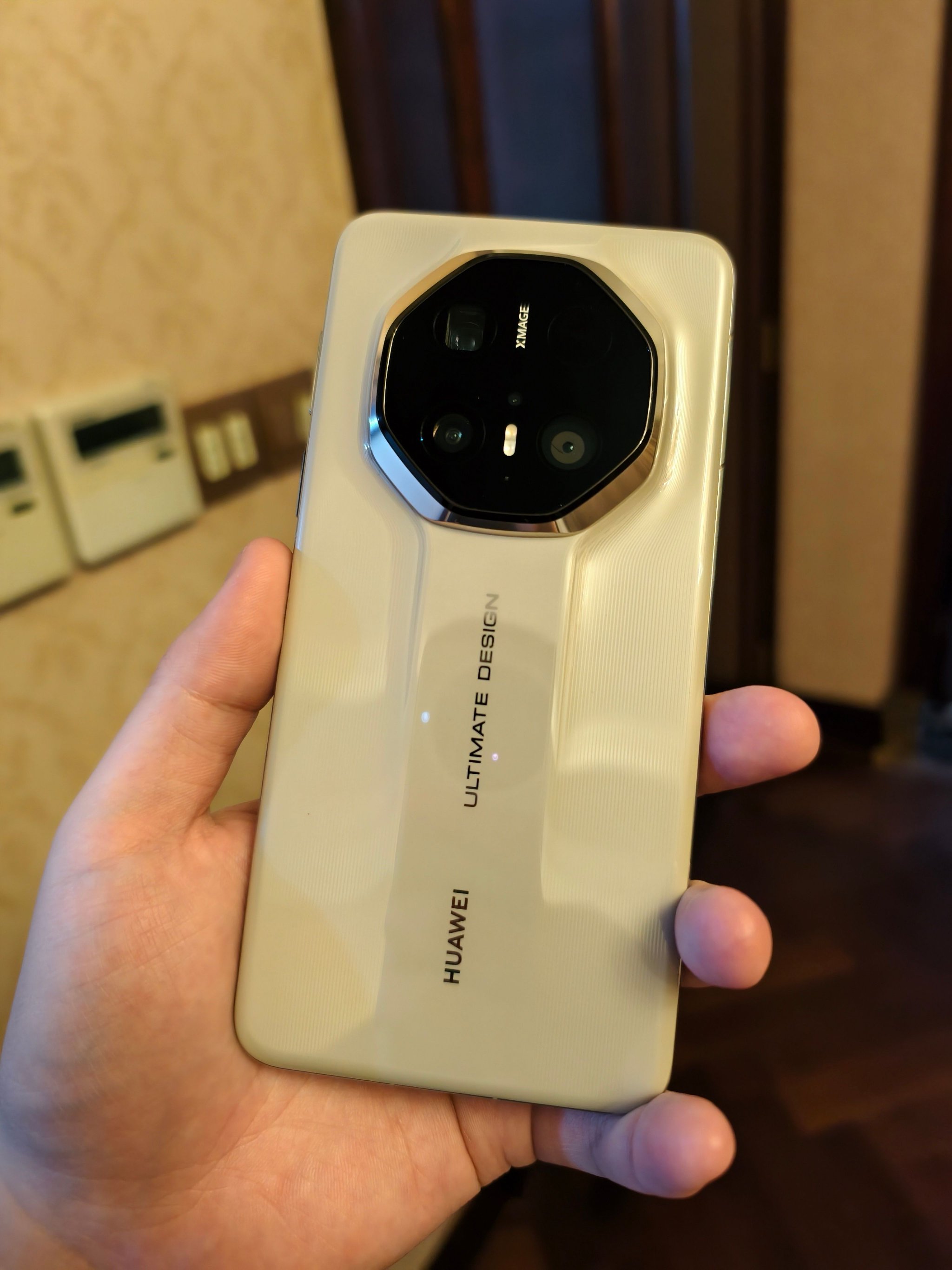 土豪室友舍得换华为Mate70RS|室友|土豪|华为_新浪新闻