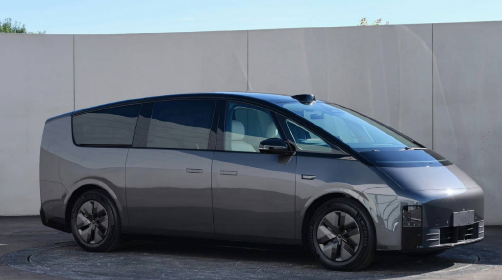 理想开始造高铁了？纯电动MPV MEGA实车曝光-新浪汽车