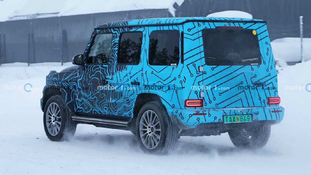 仰望U8的强悍对手！搭载四电机，奔驰EQG冬季谍照曝光-新浪汽车