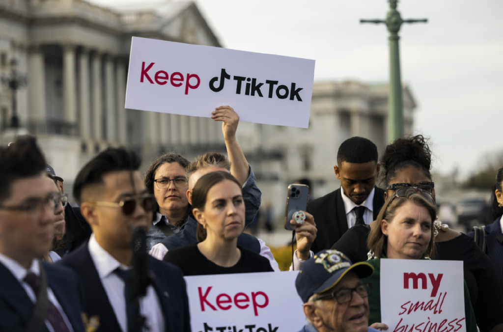 昨夜,全球10亿月活tiktok在美经历生死时刻财经头条