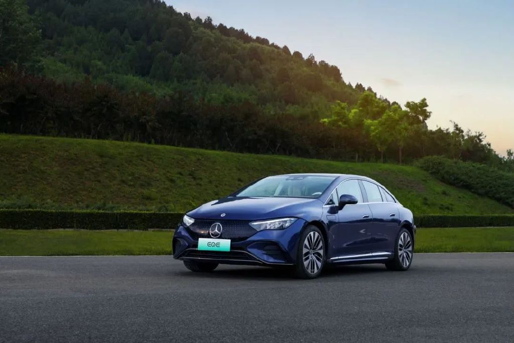 奔驰EQE国产上市，52.8万起能打吗？-新浪汽车