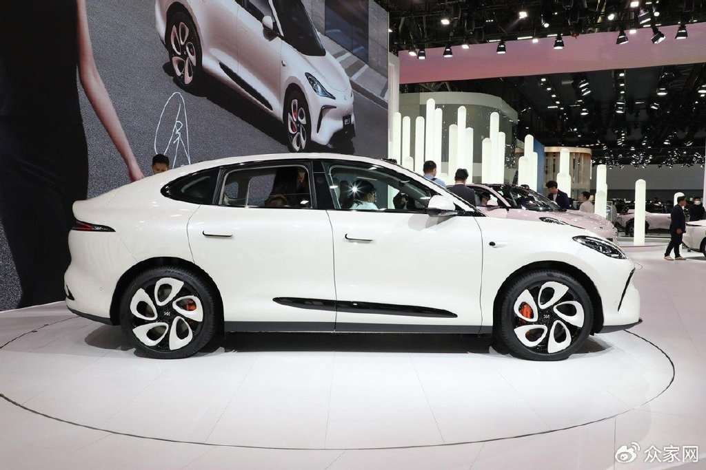 智己LS6 VS 蔚来ES6：智能座舱设计对比，谁更具创新？-新浪汽车