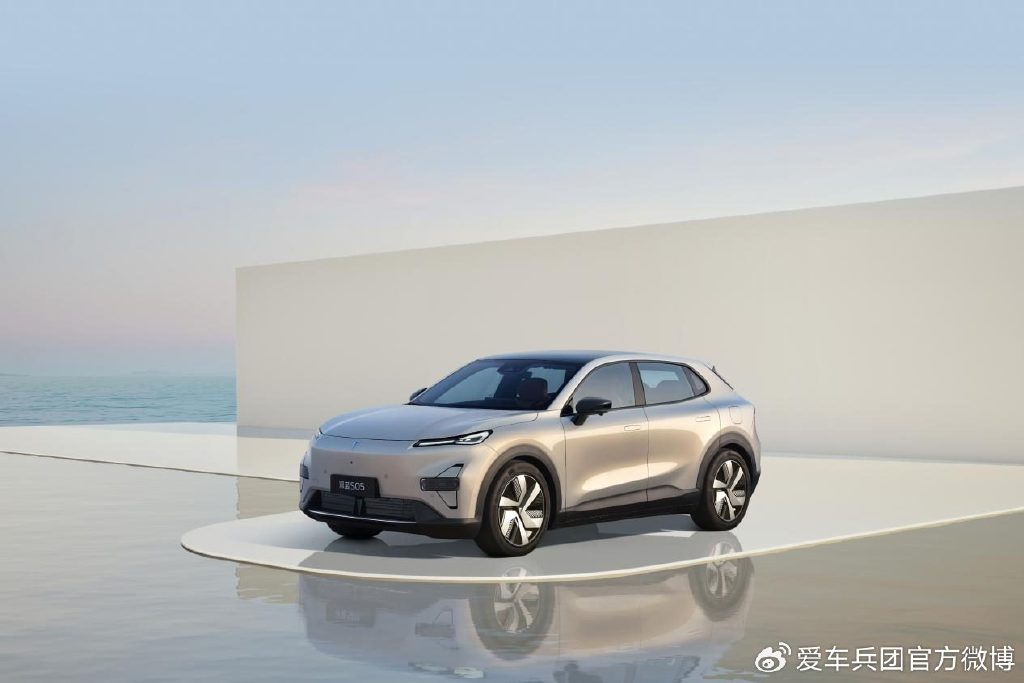 年轻人的首款SUV！深蓝S05 11.99万元起-新浪汽车