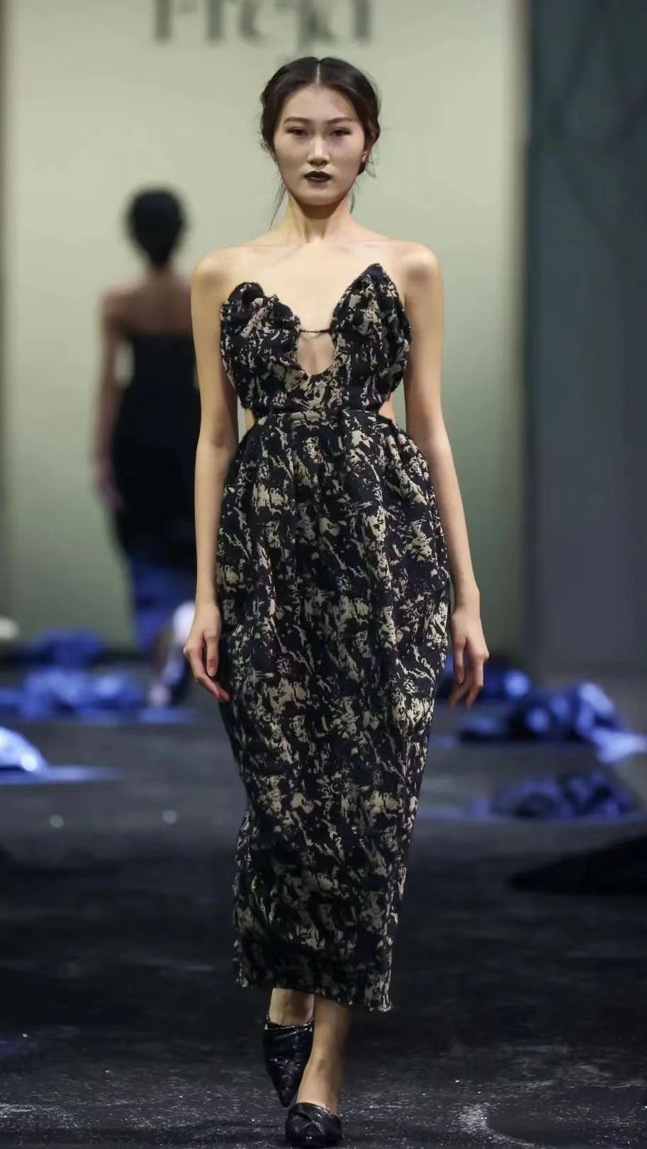 DAY5秀场直击 Freja……__财经头条